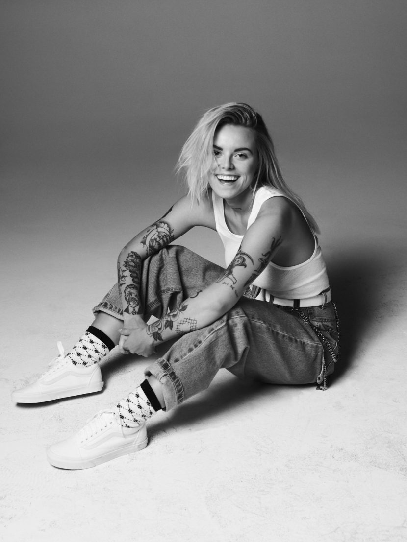 Album Review Lauren Sanderson Don T Panic Soundvapors